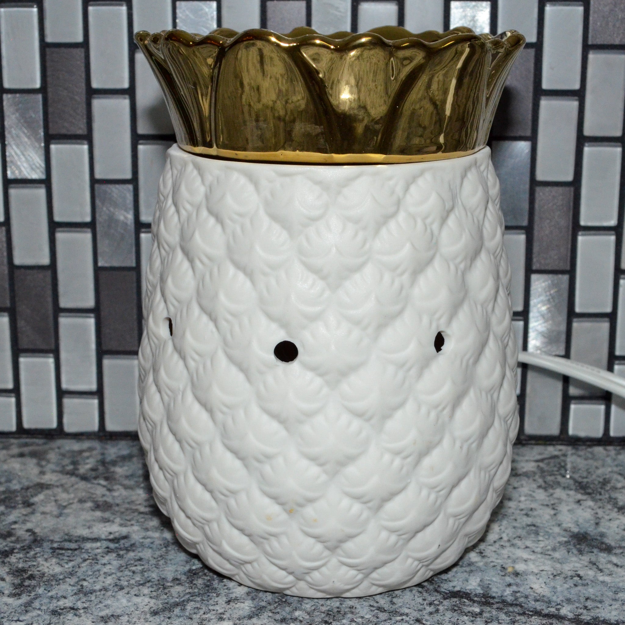 Pineapple Warmer – Bubbles Bars & Bombs