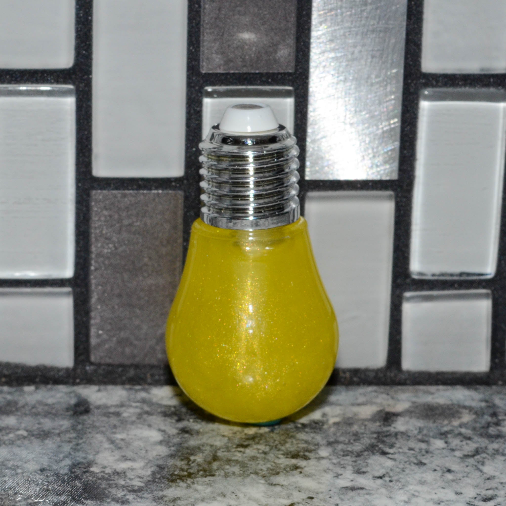 Banana Lip Gloss – Bubbles Bars & Bombs